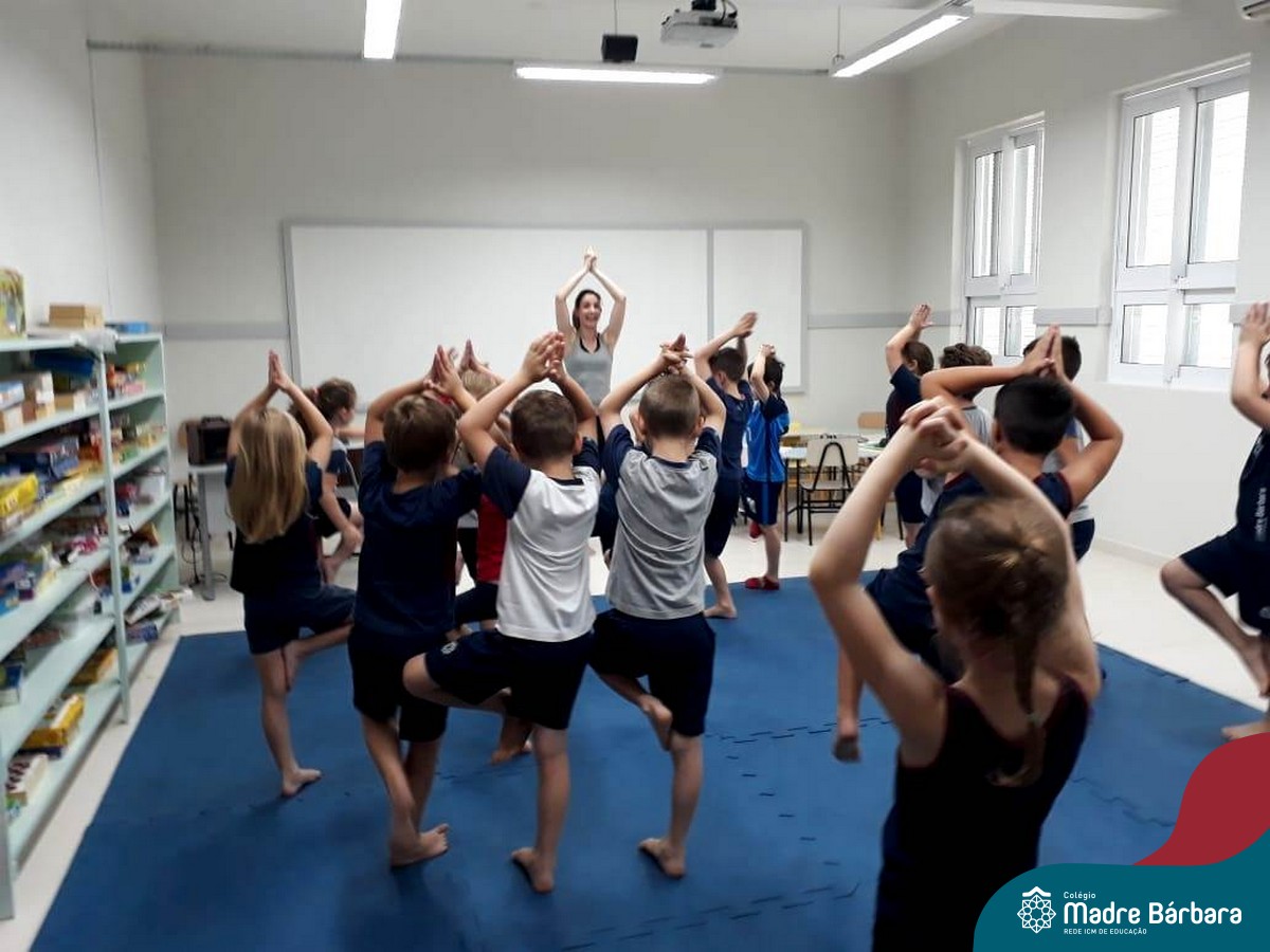 Aula de Ioga - Colégio Madre Bárbara | Rede ICM de Educação Aula de Ioga - Colégio Madre Bárbara | Rede ICM de Educação